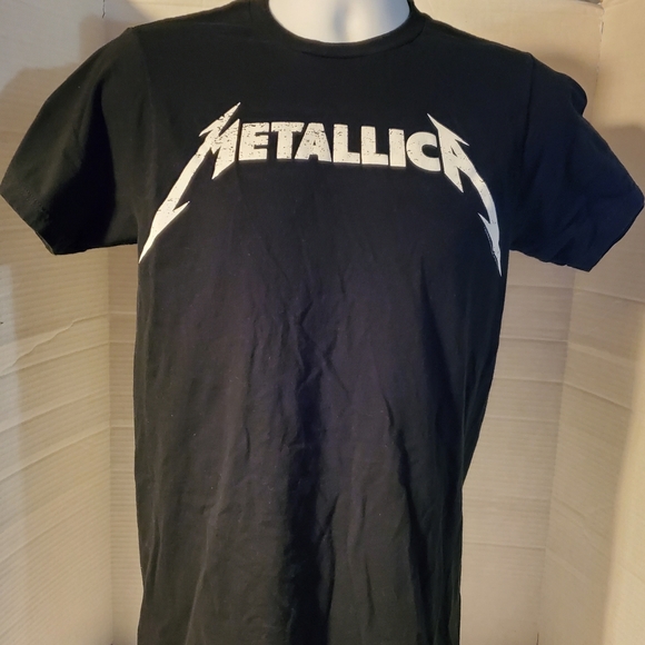 Metallica | Shirts | Metallica Logo Tshirt Size Medium | Poshmark